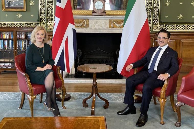 Kuwait, Britain, plans to strengthen military relations